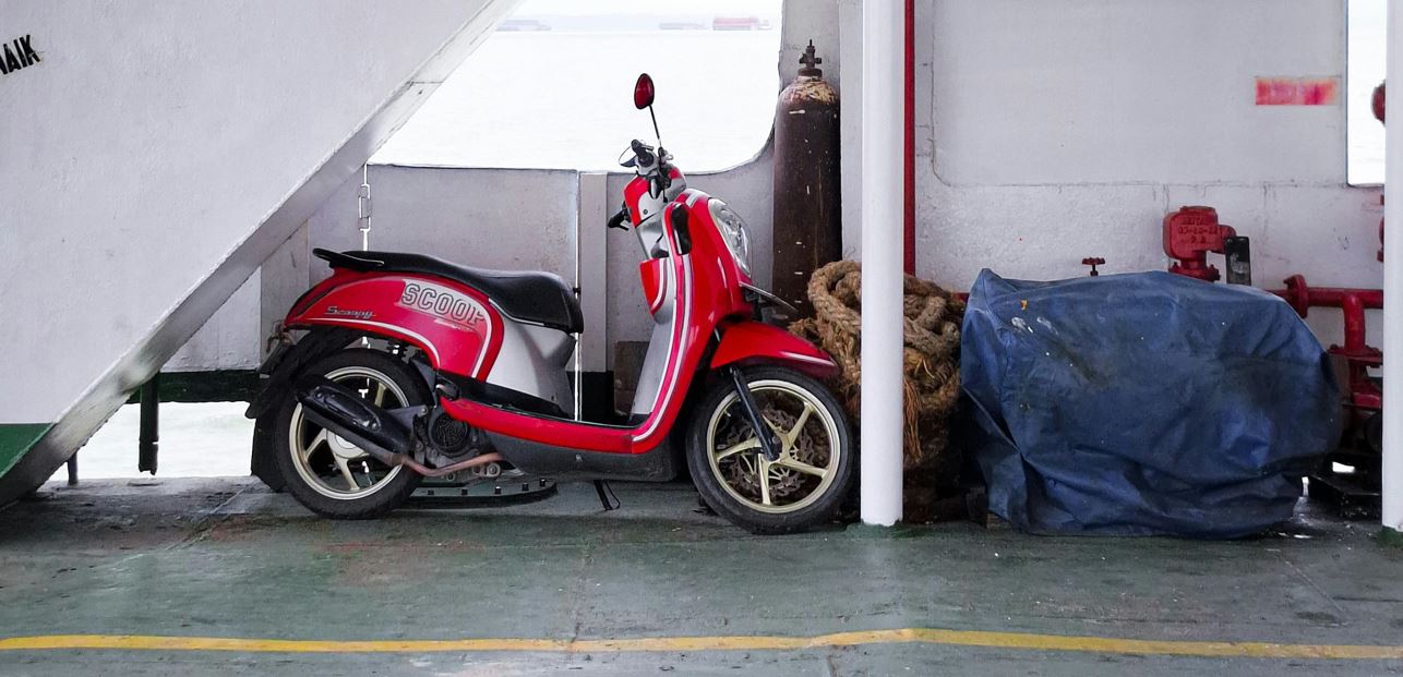 How to board scooter scooter ferry | Blog Ferryfinder.com